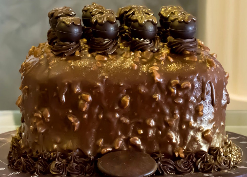 Ferrero Rocher Cake | WeDeliverGifts